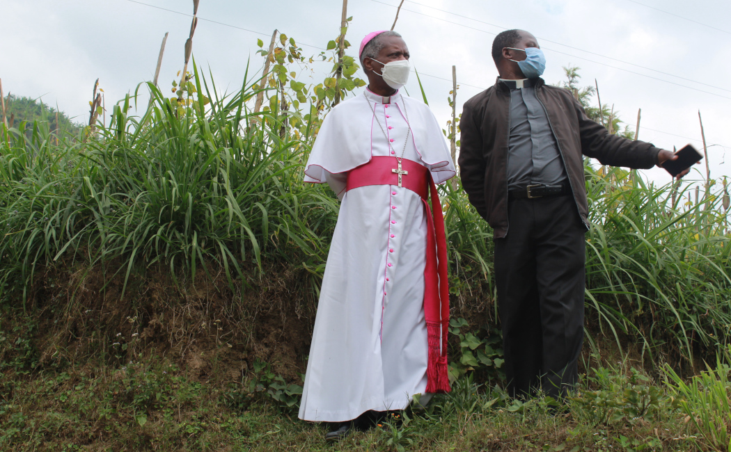 Abashumba ba Diyosezi ya Byumba na Ruhengeri bahuriye muri Santarali ya ...