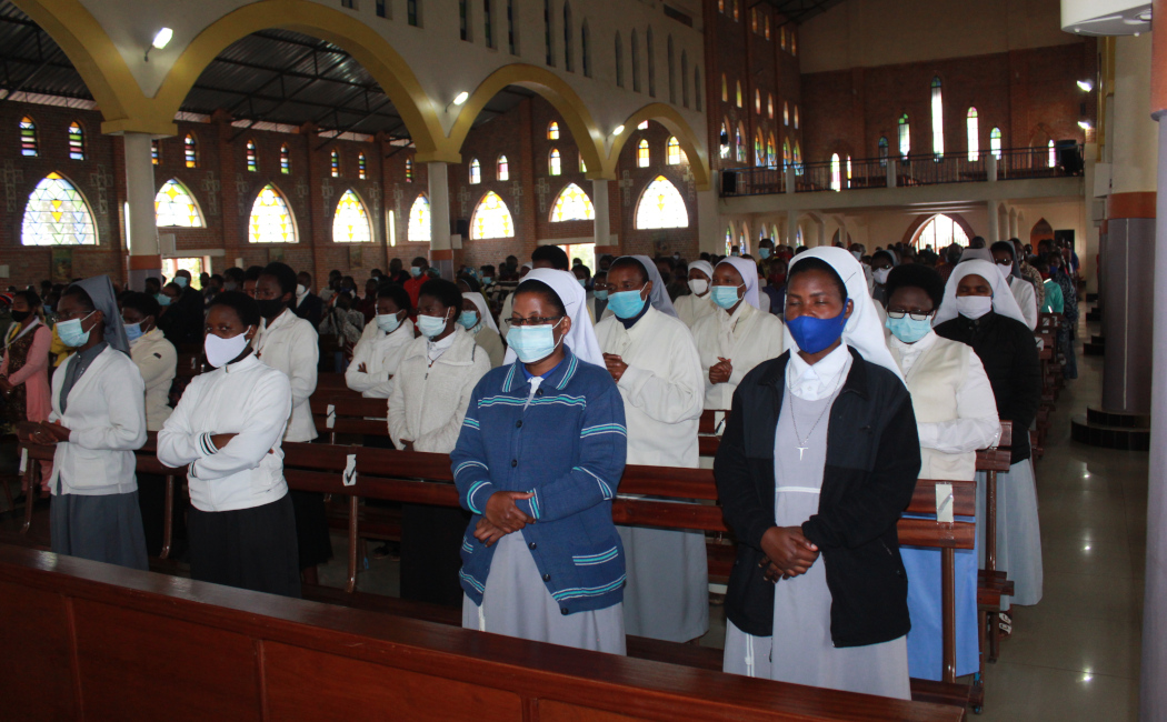 Umuhango wo Kwimika Padiri Mukuru Mushya wa Paruwasi Katedrali ya ...