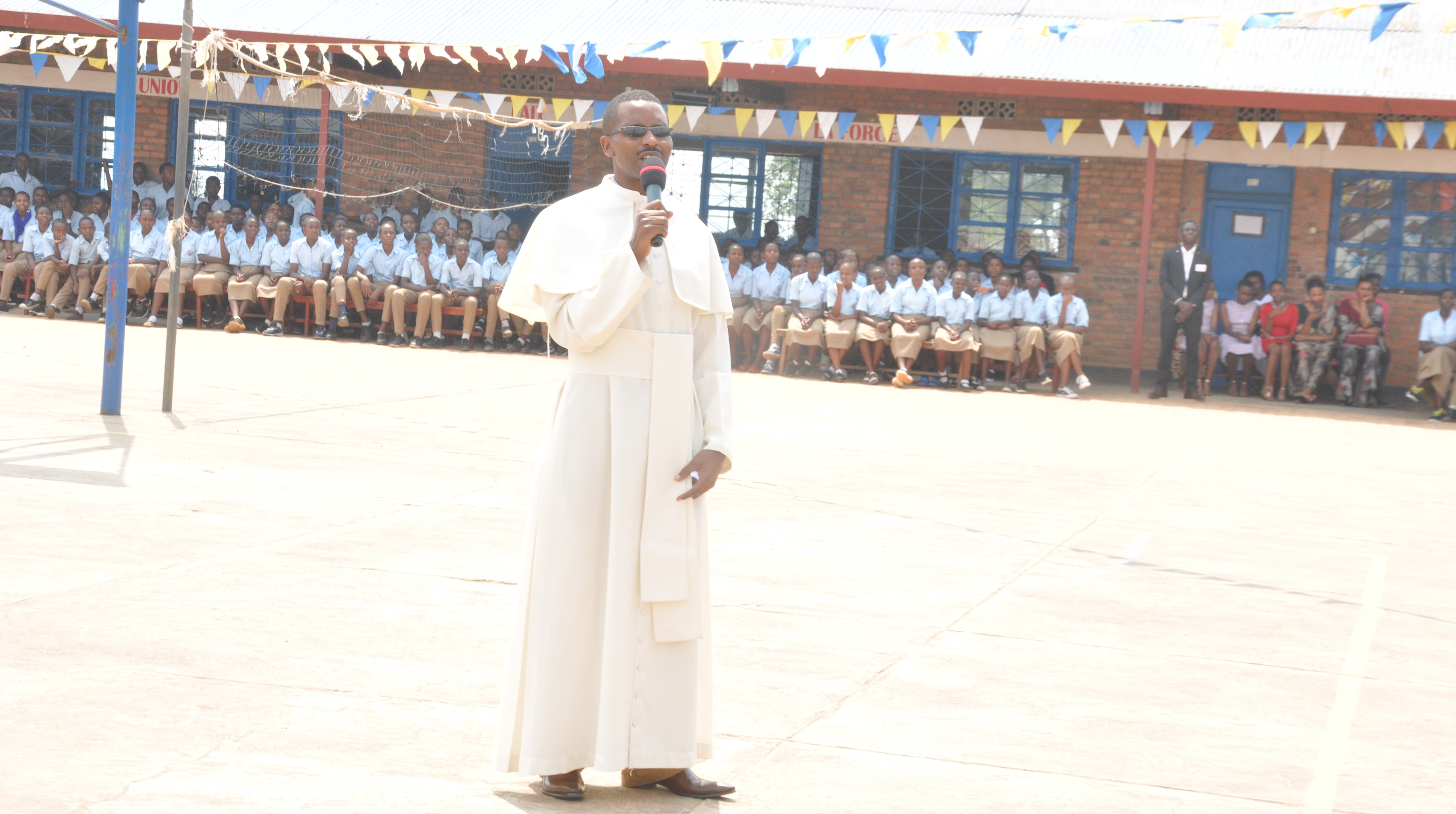 Groupe Scolaire Marie-Reine Rwaza yizihije umunsi mukuru wa Bikira ...
