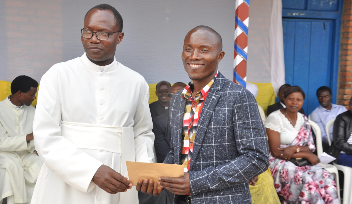 Groupe Scolaire Marie-Reine Rwaza yizihije umunsi mukuru wa Bikira ...